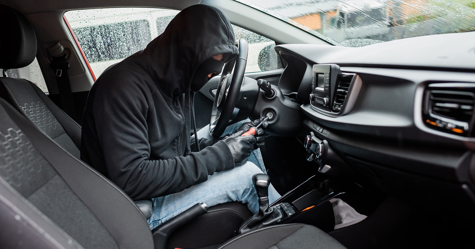 Autodiefstal vaker in het nieuws: dit kunt u doen | Overbeeke